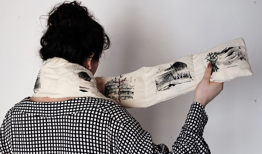 "em dias de chuva não morrem as flores" de Filipa Branco Jaques | CM Almada